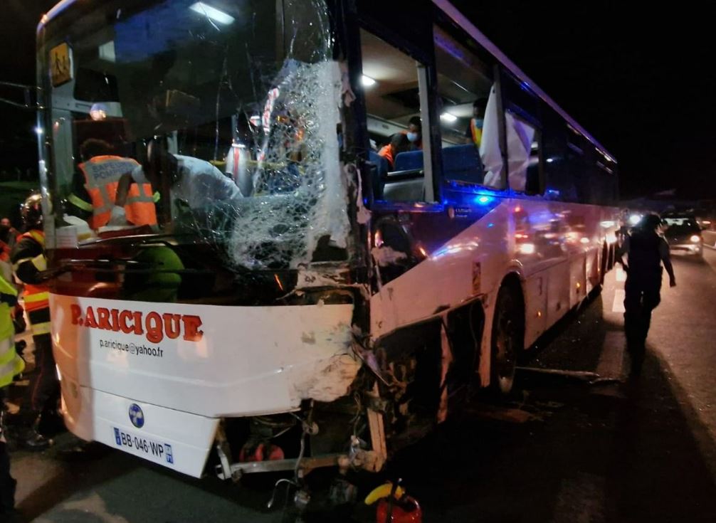 Sept blessés dont un grave dans l'accident d'un bus scolaire à Capesterre-Belle-Eau